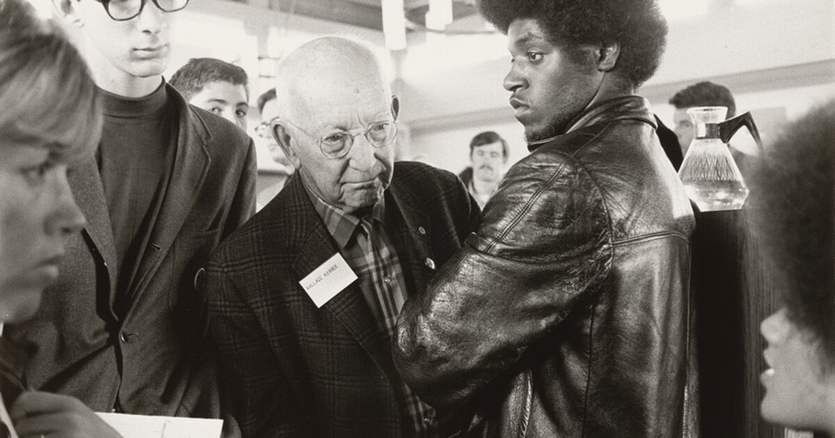 Unitarian Church members come to speak with Kathleen Cleaver after her ...